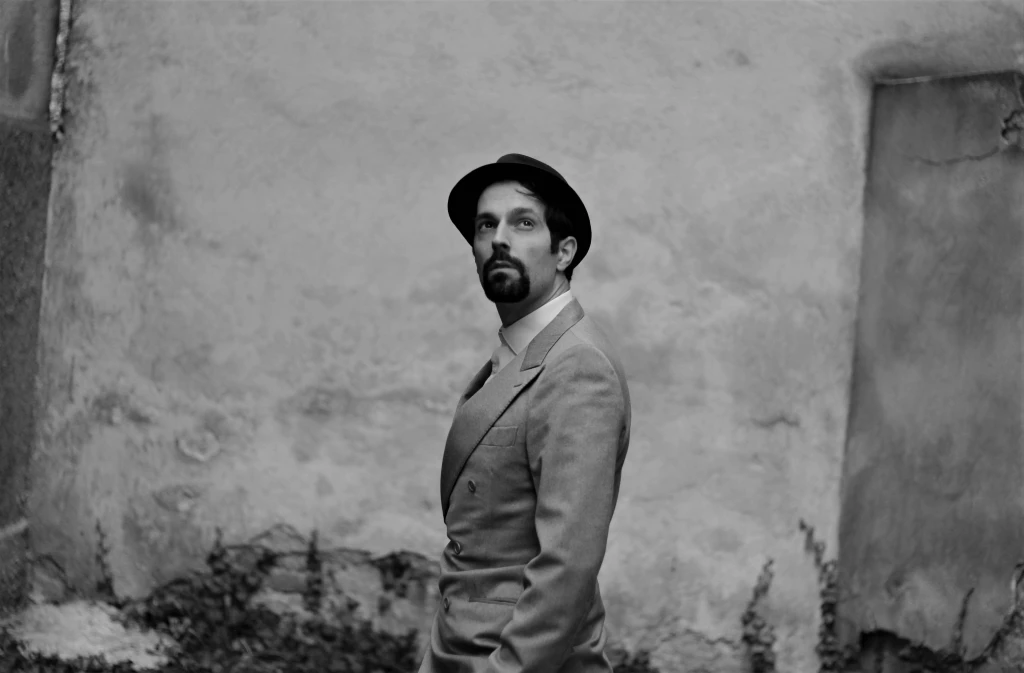 „God, how would I know“ Florian-Raphael Schwarz_Schauspieler _ Give ...