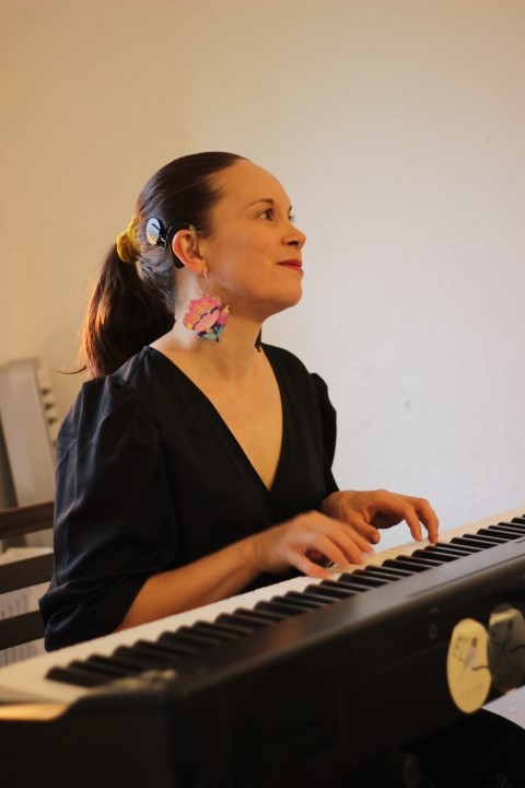„Abgrund“ Laura Maria Korhonen, Musikerin _ Give Peace A Chance ...