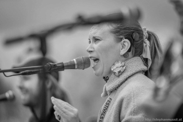 „Abgrund“ Laura Maria Korhonen, Musikerin _ Give Peace A Chance ...